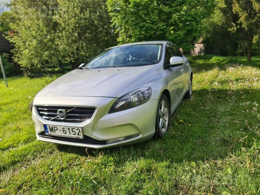 Grey Volvo V40 2014 in Madona, with an engine capacity of 1.60 L and mileage of 306 thousand km for 4000 €, photo 2 on AUTOMOTO.COM.LV