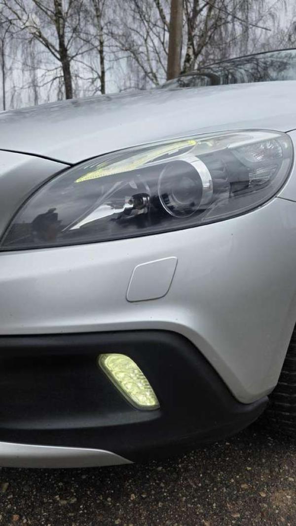 Grey Volvo V40 2014 in Siauliai, with an engine capacity of 1.56 L and mileage of 200 thousand km for 8600 €, photo 11 on AUTOMOTO.COM.LV