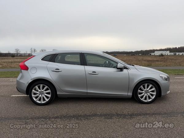 Pelēks Volvo V40 2014 Tallina, ar dzinēja tilpumu 1.60 L un nobraukumu 244 tūkst. km par 6790 €, foto 11 vietnē AUTOMOTO.COM.LV