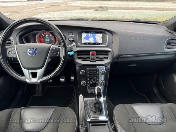 Grey Volvo V40 2014 in Rapla, with an engine capacity of 2.00 L and mileage of 297 thousand km for 7700 €, photo 11 on AUTOMOTO.COM.LV
