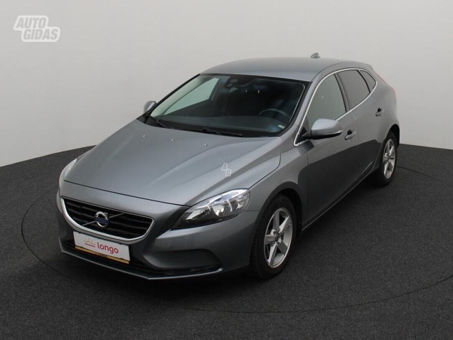 Grey Volvo V40 2014 in Vilnius, with an engine capacity of 2.00 L and mileage of 213 thousand km for 8299 €, photo 1 on AUTOMOTO.COM.LV
