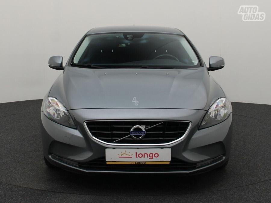 Grey Volvo V40 2014 in Vilnius, with an engine capacity of 2.00 L and mileage of 213 thousand km for 8299 €, photo 3 on AUTOMOTO.COM.LV
