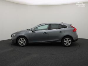 Grey Volvo V40 2014 in Vilnius, with an engine capacity of 2.00 L and mileage of 213 thousand km for 8299 €, photo 6 on AUTOMOTO.COM.LV