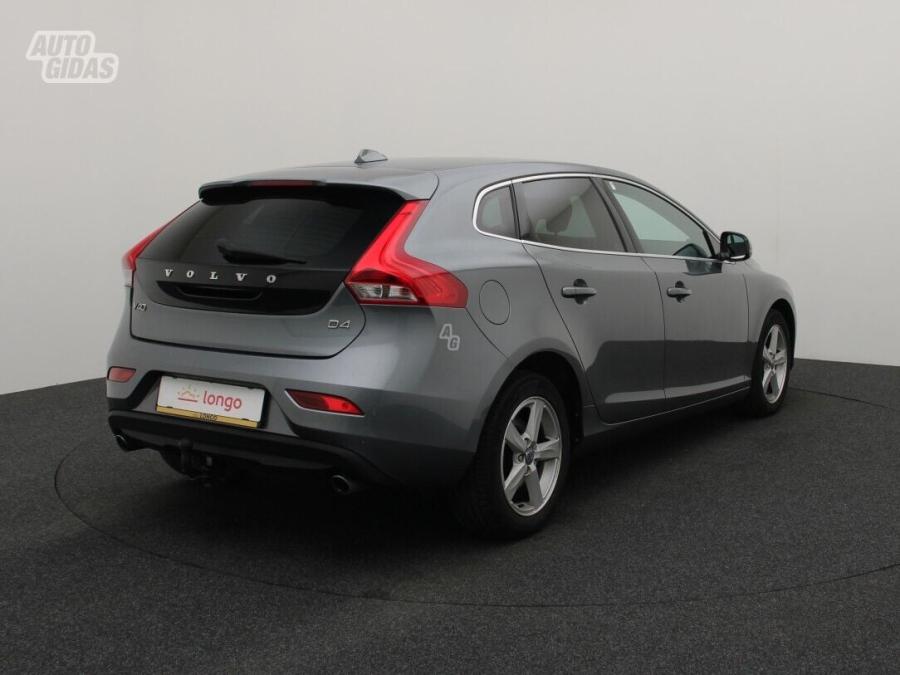 Grey Volvo V40 2014 in Vilnius, with an engine capacity of 2.00 L and mileage of 213 thousand km for 8299 €, photo 8 on AUTOMOTO.COM.LV