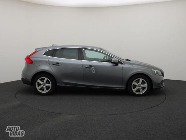 Grey Volvo V40 2014 in Vilnius, with an engine capacity of 2.00 L and mileage of 213 thousand km for 8299 €, photo 9 on AUTOMOTO.COM.LV