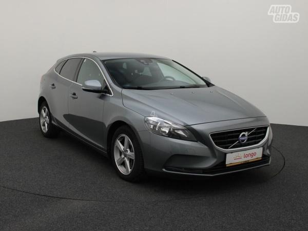 Grey Volvo V40 2014 in Vilnius, with an engine capacity of 2.00 L and mileage of 213 thousand km for 8299 €, photo 10 on AUTOMOTO.COM.LV