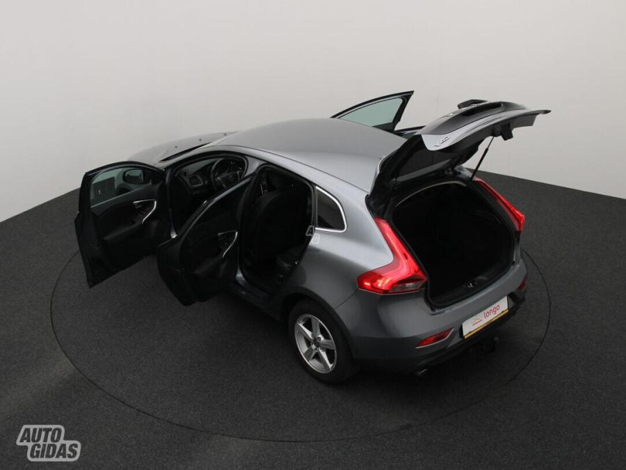 Grey Volvo V40 2014 in Vilnius, with an engine capacity of 2.00 L and mileage of 213 thousand km for 8299 €, photo 13 on AUTOMOTO.COM.LV