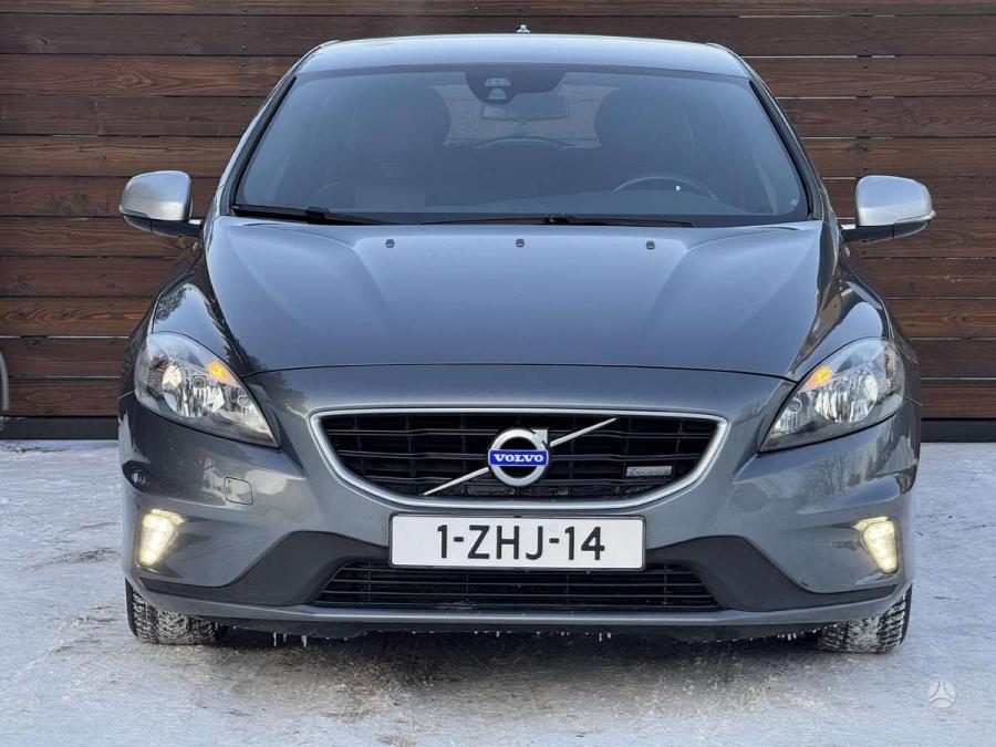 Grey Volvo V40 2014 in Vilnius, with an engine capacity of 1.97 L and mileage of 254 thousand km for 6500 €, photo 2 on AUTOMOTO.COM.LV