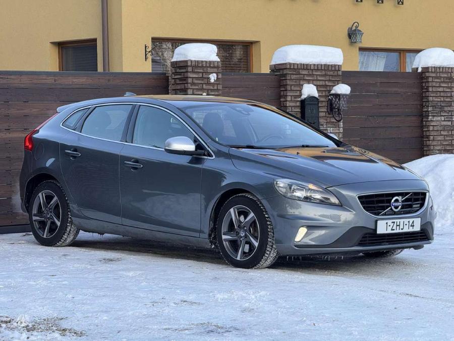 Grey Volvo V40 2014 in Vilnius, with an engine capacity of 1.97 L and mileage of 254 thousand km for 6500 €, photo 3 on AUTOMOTO.COM.LV