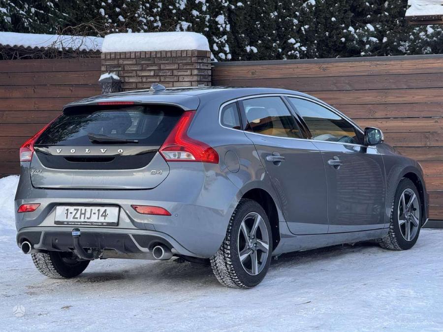 Grey Volvo V40 2014 in Vilnius, with an engine capacity of 1.97 L and mileage of 254 thousand km for 6500 €, photo 6 on AUTOMOTO.COM.LV