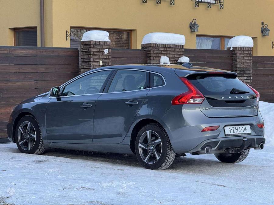 Grey Volvo V40 2014 in Vilnius, with an engine capacity of 1.97 L and mileage of 254 thousand km for 6500 €, photo 7 on AUTOMOTO.COM.LV