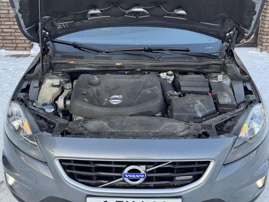 Grey Volvo V40 2014 in Vilnius, with an engine capacity of 1.97 L and mileage of 254 thousand km for 6500 €, photo 9 on AUTOMOTO.COM.LV