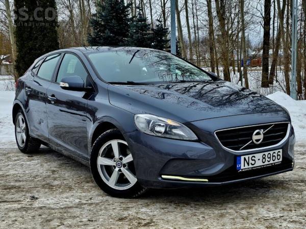 Pelēks Volvo V40 2014 Rīga, ar dzinēja tilpumu 1.60 L un nobraukumu 216 tūkst. km par 6590 €, foto 2 vietnē AUTOMOTO.COM.LV