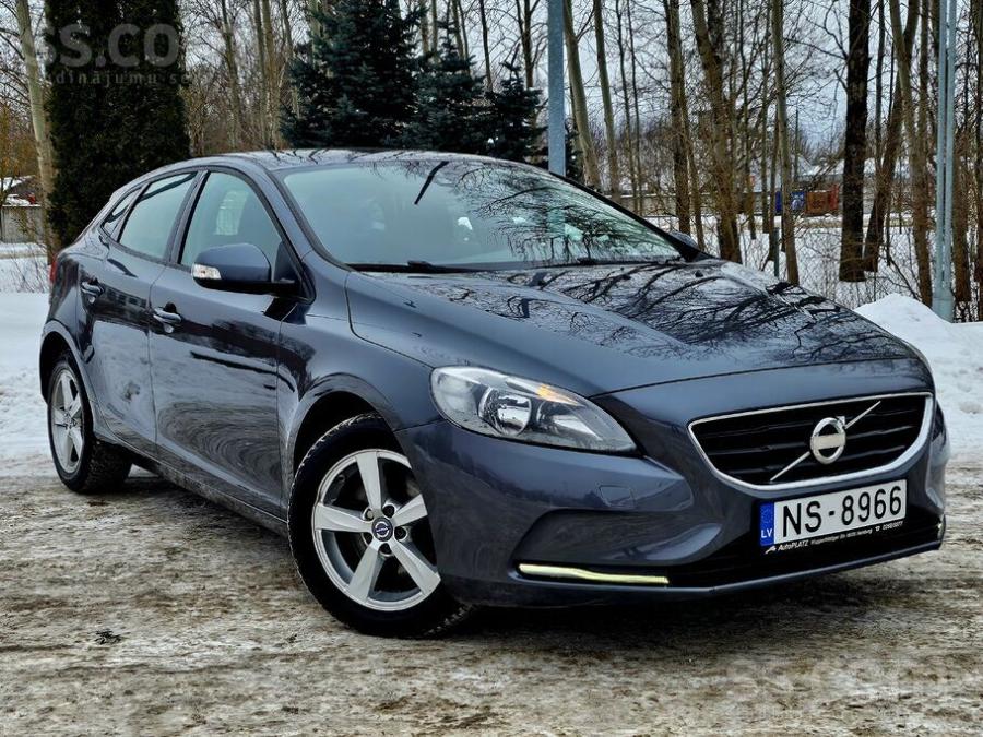 Pelēks Volvo V40 2014 Rīga, ar dzinēja tilpumu 1.60 L un nobraukumu 216 tūkst. km par 6590 €, foto 2 vietnē AUTOMOTO.COM.LV