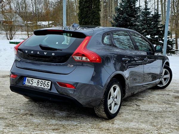 Pelēks Volvo V40 2014 Rīga, ar dzinēja tilpumu 1.60 L un nobraukumu 216 tūkst. km par 6590 €, foto 3 vietnē AUTOMOTO.COM.LV