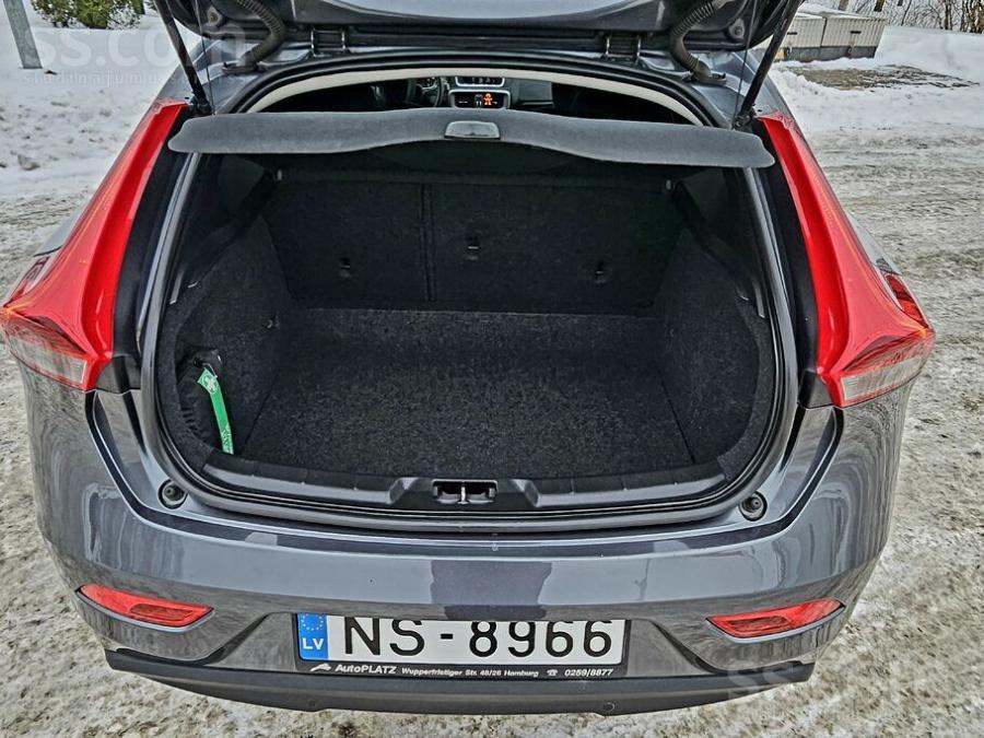 Pelēks Volvo V40 2014 Rīga, ar dzinēja tilpumu 1.60 L un nobraukumu 216 tūkst. km par 6590 €, foto 31 vietnē AUTOMOTO.COM.LV