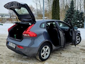 Pelēks Volvo V40 2014 Rīga, ar dzinēja tilpumu 1.60 L un nobraukumu 216 tūkst. km par 6590 €, foto 34 vietnē AUTOMOTO.COM.LV