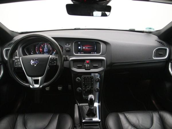 Pelēks Volvo V40 2014 Viļņa, ar dzinēja tilpumu 2.00 L un nobraukumu 252 tūkst. km par 7799 €, foto 2 vietnē AUTOMOTO.COM.LV