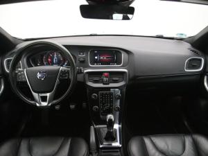 Pelēks Volvo V40 2014 Viļņa, ar dzinēja tilpumu 2.00 L un nobraukumu 252 tūkst. km par 7799 €, foto 2 vietnē AUTOMOTO.COM.LV