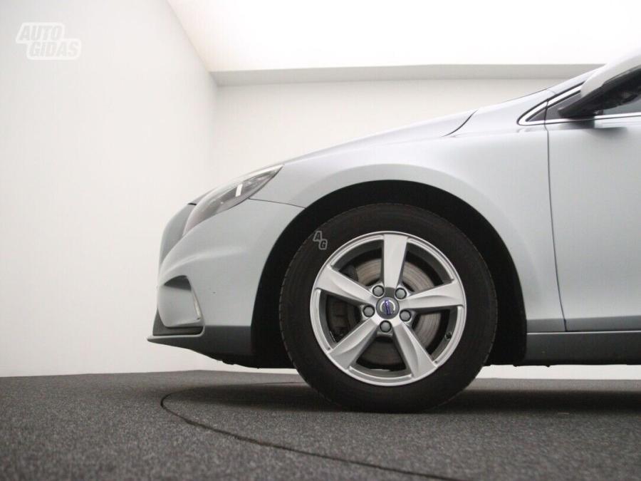 Pelēks Volvo V40 2014 Viļņa, ar dzinēja tilpumu 2.00 L un nobraukumu 252 tūkst. km par 7799 €, foto 28 vietnē AUTOMOTO.COM.LV