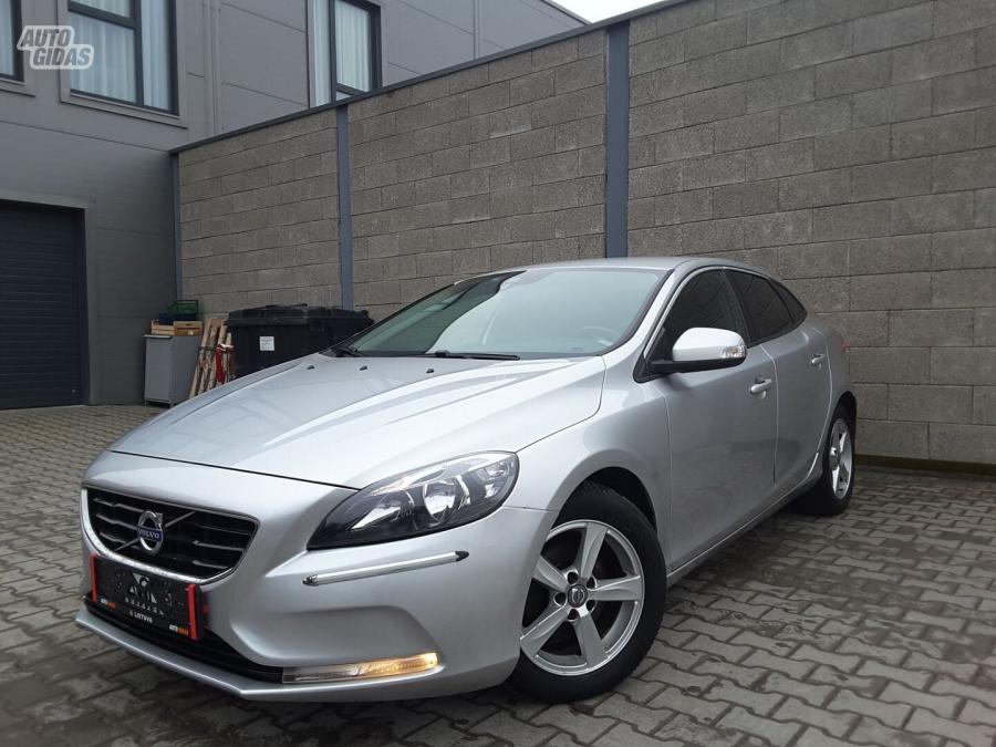 Grey Volvo V40 2014 in Kretinga, with an engine capacity of 1.60 L and mileage of 154 thousand km for 6550 €, photo 1 on AUTOMOTO.COM.LV