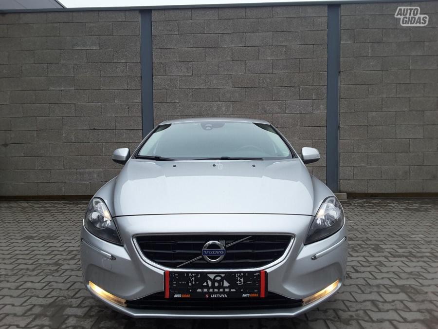 Grey Volvo V40 2014 in Kretinga, with an engine capacity of 1.60 L and mileage of 154 thousand km for 6550 €, photo 2 on AUTOMOTO.COM.LV