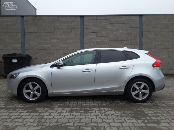 Grey Volvo V40 2014 in Kretinga, with an engine capacity of 1.60 L and mileage of 154 thousand km for 6550 €, photo 7 on AUTOMOTO.COM.LV