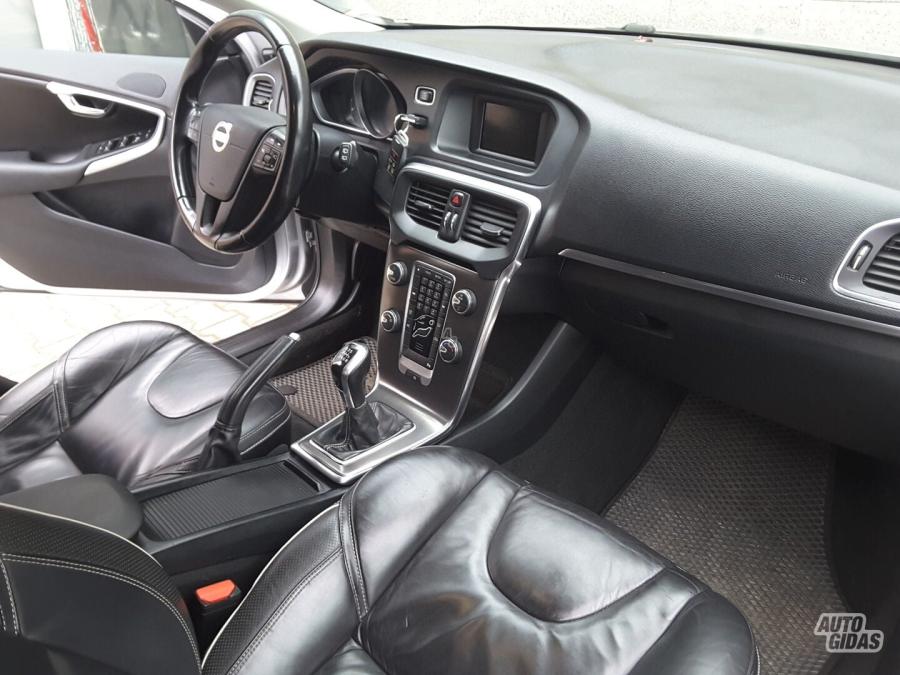 Grey Volvo V40 2014 in Kretinga, with an engine capacity of 1.60 L and mileage of 154 thousand km for 6550 €, photo 13 on AUTOMOTO.COM.LV