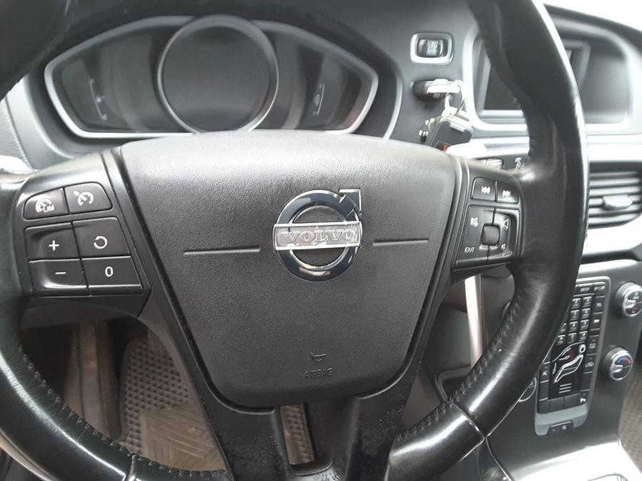 Grey Volvo V40 2014 in Kretinga, with an engine capacity of 1.60 L and mileage of 154 thousand km for 6550 €, photo 15 on AUTOMOTO.COM.LV