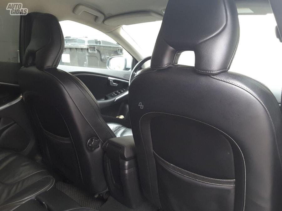 Grey Volvo V40 2014 in Kretinga, with an engine capacity of 1.60 L and mileage of 154 thousand km for 6550 €, photo 19 on AUTOMOTO.COM.LV