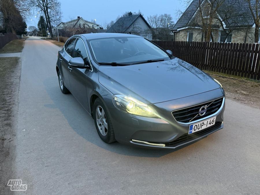 Grey Volvo V40 2014 in Siauliai, with an engine capacity of 1.60 L and mileage of 244 thousand km for 5550 €, photo 1 on AUTOMOTO.COM.LV