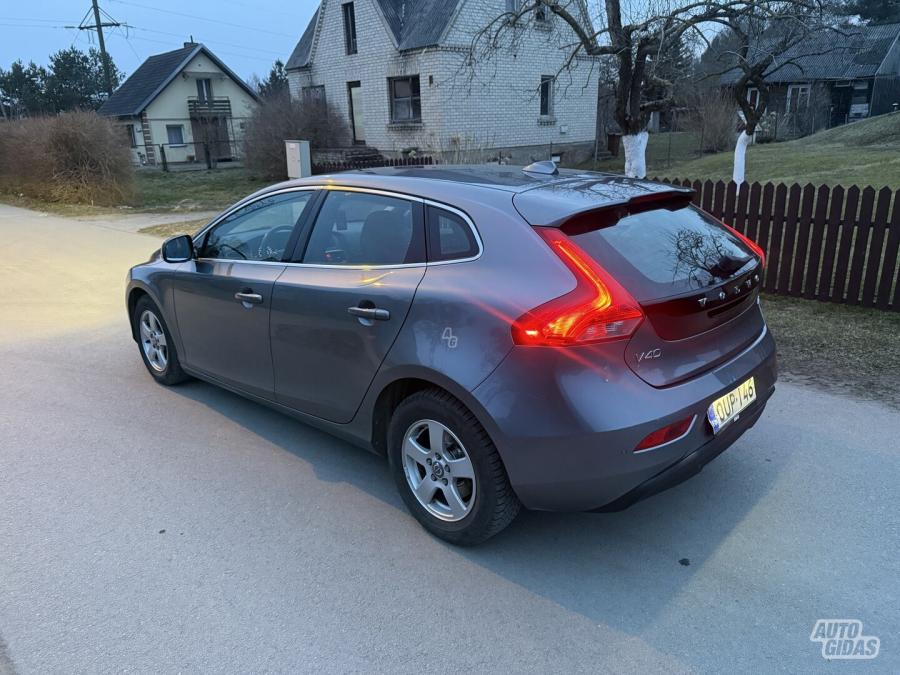 Grey Volvo V40 2014 in Siauliai, with an engine capacity of 1.60 L and mileage of 244 thousand km for 5550 €, photo 3 on AUTOMOTO.COM.LV