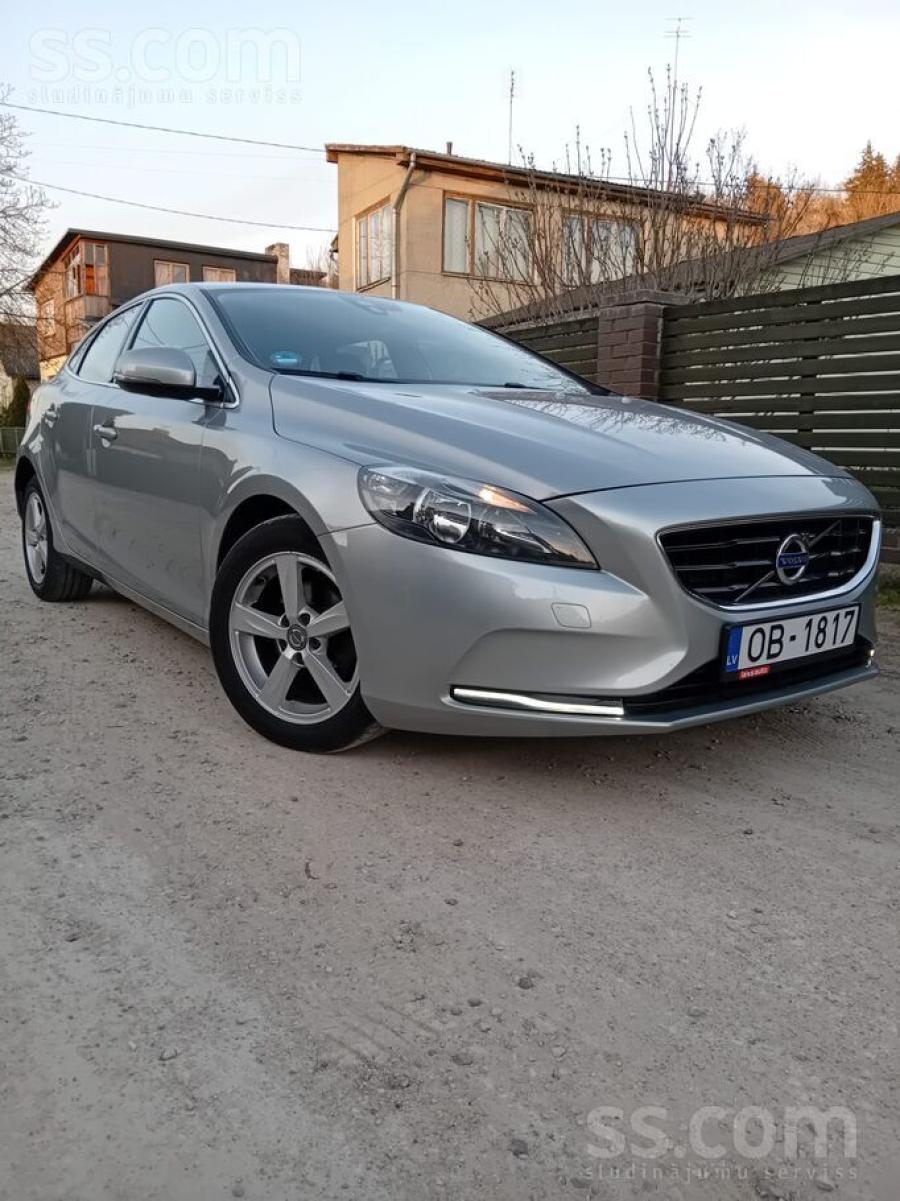 Grey Volvo V40 2014 in Tukums, with an engine capacity of 1.60 L and mileage of 226 thousand km for 5950 €, photo 1 on AUTOMOTO.COM.LV