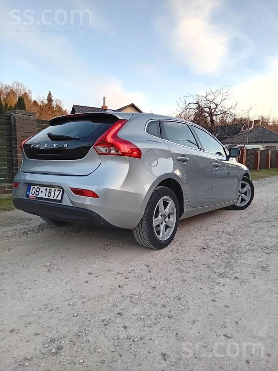 Grey Volvo V40 2014 in Tukums, with an engine capacity of 1.60 L and mileage of 226 thousand km for 5950 €, photo 3 on AUTOMOTO.COM.LV