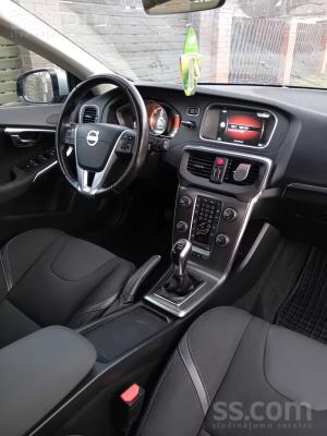 Grey Volvo V40 2014 in Tukums, with an engine capacity of 1.60 L and mileage of 226 thousand km for 5950 €, photo 6 on AUTOMOTO.COM.LV