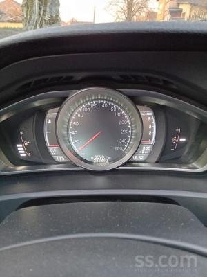 Grey Volvo V40 2014 in Tukums, with an engine capacity of 1.60 L and mileage of 226 thousand km for 5950 €, photo 9 on AUTOMOTO.COM.LV
