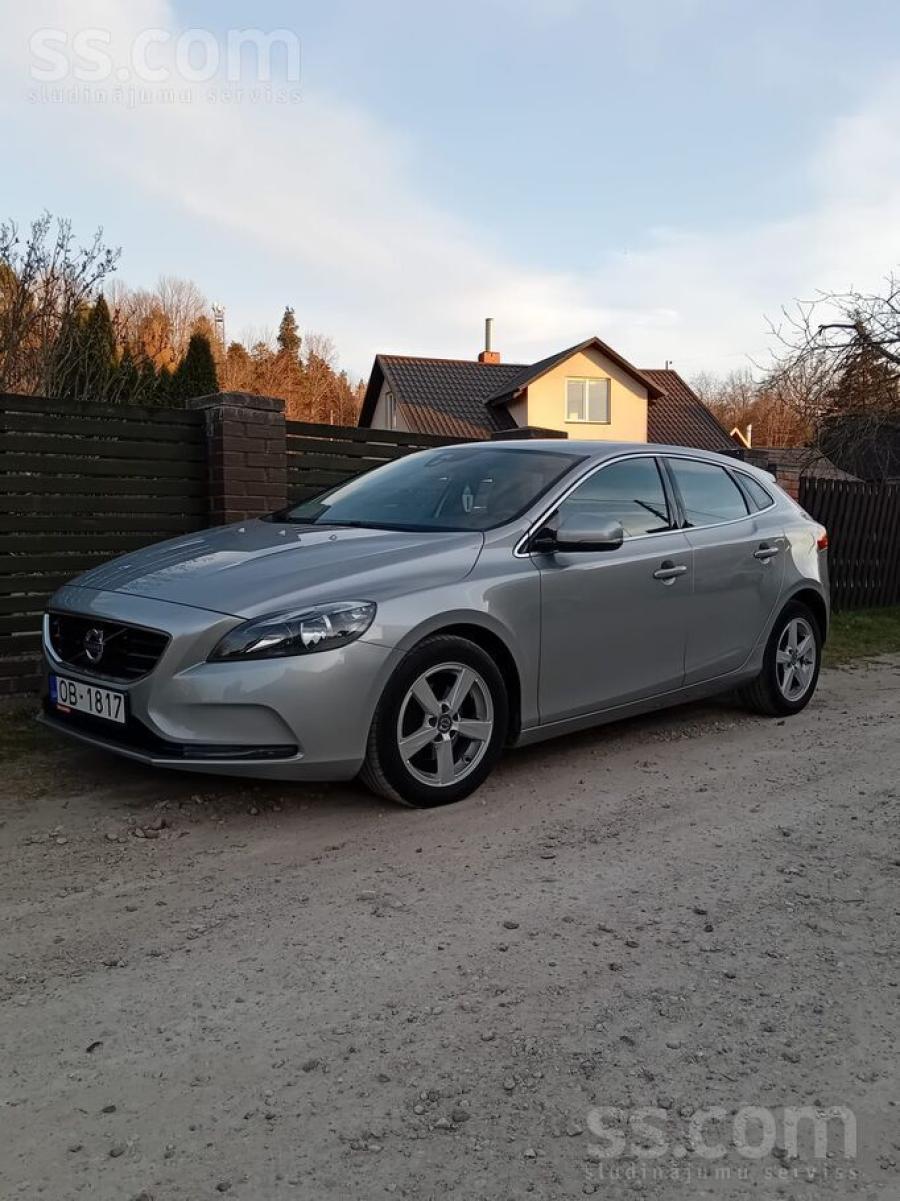 Grey Volvo V40 2014 in Tukums, with an engine capacity of 1.60 L and mileage of 226 thousand km for 5950 €, photo 12 on AUTOMOTO.COM.LV