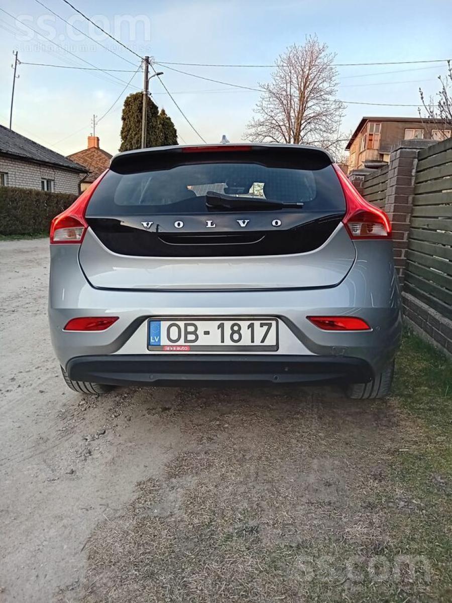 Grey Volvo V40 2014 in Tukums, with an engine capacity of 1.60 L and mileage of 226 thousand km for 5950 €, photo 16 on AUTOMOTO.COM.LV