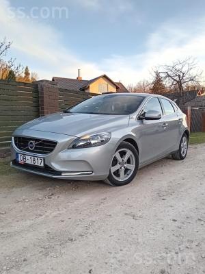 Grey Volvo V40 2014 in Tukums, with an engine capacity of 1.60 L and mileage of 226 thousand km for 5950 €, photo 17 on AUTOMOTO.COM.LV