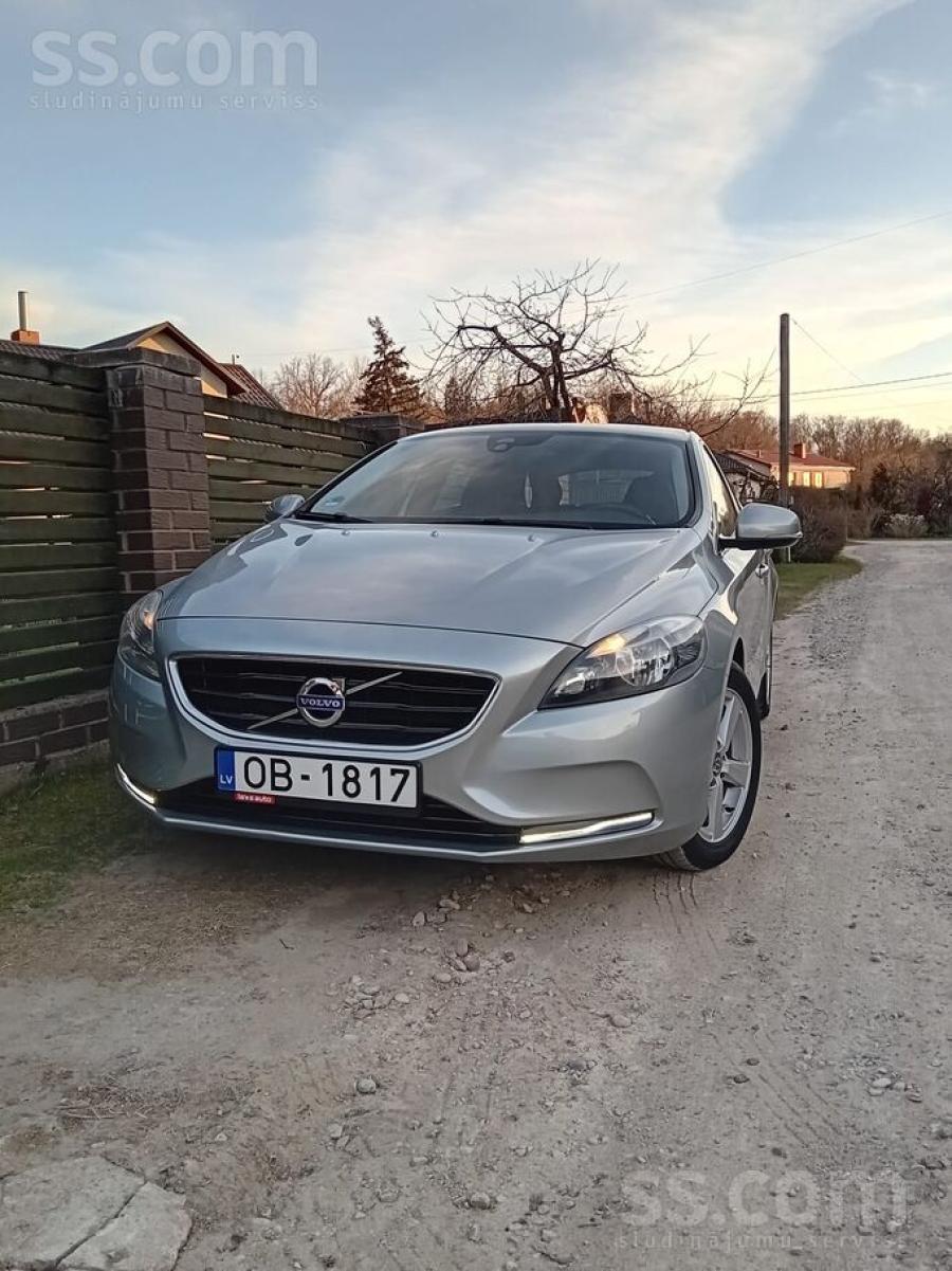 Grey Volvo V40 2014 in Tukums, with an engine capacity of 1.60 L and mileage of 226 thousand km for 5950 €, photo 18 on AUTOMOTO.COM.LV