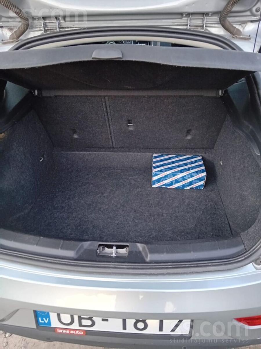 Grey Volvo V40 2014 in Tukums, with an engine capacity of 1.60 L and mileage of 226 thousand km for 5950 €, photo 19 on AUTOMOTO.COM.LV