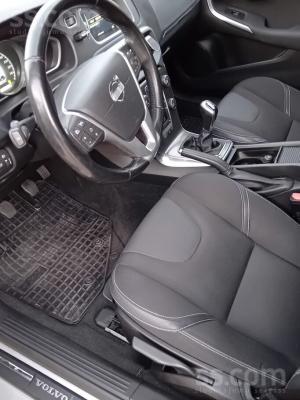 Grey Volvo V40 2014 in Tukums, with an engine capacity of 1.60 L and mileage of 226 thousand km for 5950 €, photo 20 on AUTOMOTO.COM.LV