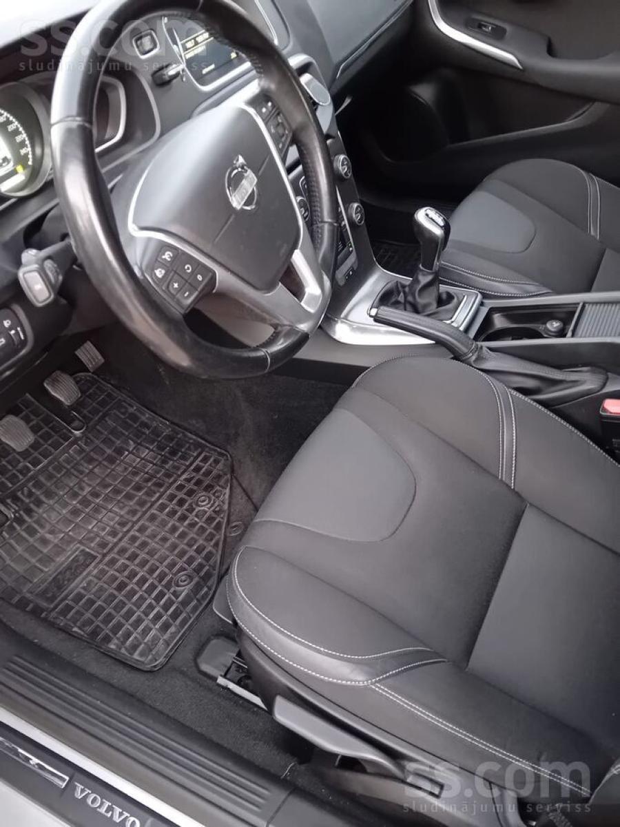 Grey Volvo V40 2014 in Tukums, with an engine capacity of 1.60 L and mileage of 226 thousand km for 5950 €, photo 20 on AUTOMOTO.COM.LV