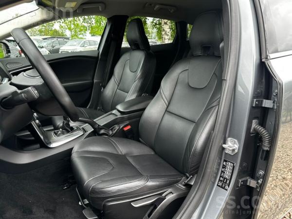 Grey Volvo V40 2014 in Jelgava, with an engine capacity of 1.60 L and mileage of 0 thousand km for 6990 €, photo 9 on AUTOMOTO.COM.LV