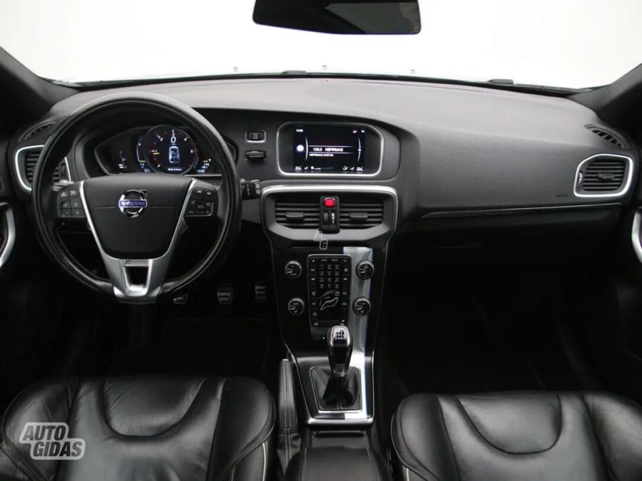 Grey Volvo V40 2014 in Vilnius, with an engine capacity of 2.00 L and mileage of 236 thousand km for 8799 €, photo 3 on AUTOMOTO.COM.LV