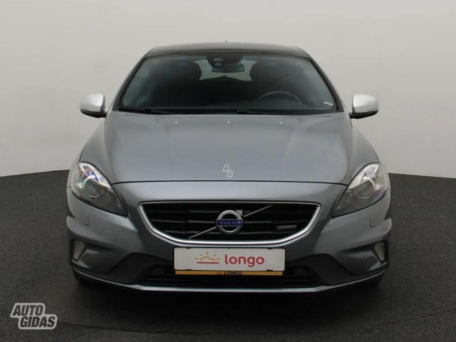 Grey Volvo V40 2014 in Vilnius, with an engine capacity of 2.00 L and mileage of 236 thousand km for 8799 €, photo 4 on AUTOMOTO.COM.LV