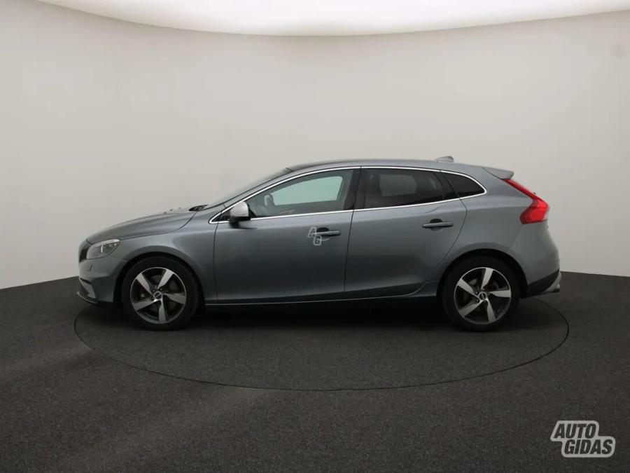Grey Volvo V40 2014 in Vilnius, with an engine capacity of 2.00 L and mileage of 236 thousand km for 8799 €, photo 7 on AUTOMOTO.COM.LV