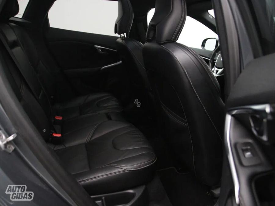 Grey Volvo V40 2014 in Vilnius, with an engine capacity of 2.00 L and mileage of 236 thousand km for 8799 €, photo 16 on AUTOMOTO.COM.LV