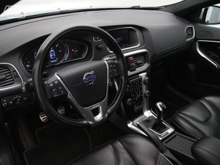 Grey Volvo V40 2014 in Vilnius, with an engine capacity of 2.00 L and mileage of 236 thousand km for 8799 €, photo 17 on AUTOMOTO.COM.LV