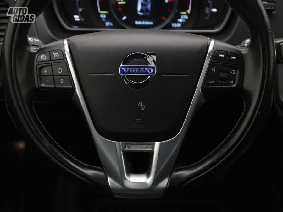 Grey Volvo V40 2014 in Vilnius, with an engine capacity of 2.00 L and mileage of 236 thousand km for 8799 €, photo 19 on AUTOMOTO.COM.LV
